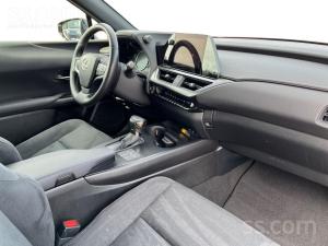 Grey Lexus UX 2024 in Riga, with an engine capacity of 2.00 L and mileage of 35 thousand km for 31990 €, photo 7 on AUTOMOTO.COM.LV