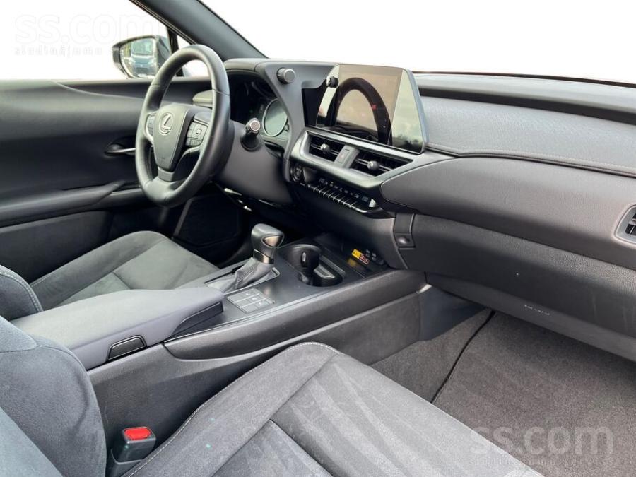 Grey Lexus UX 2024 in Riga, with an engine capacity of 2.00 L and mileage of 35 thousand km for 31990 €, photo 7 on AUTOMOTO.COM.LV