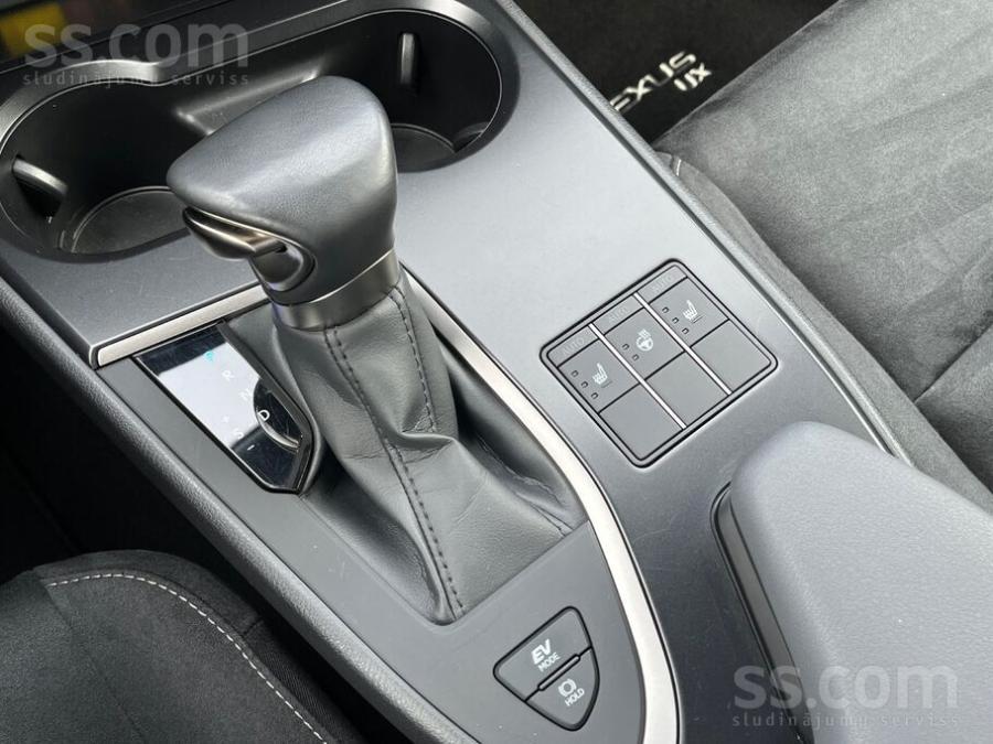 Grey Lexus UX 2024 in Riga, with an engine capacity of 2.00 L and mileage of 35 thousand km for 31990 €, photo 17 on AUTOMOTO.COM.LV