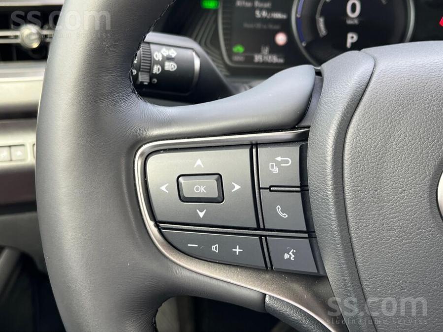 Grey Lexus UX 2024 in Riga, with an engine capacity of 2.00 L and mileage of 35 thousand km for 31990 €, photo 18 on AUTOMOTO.COM.LV