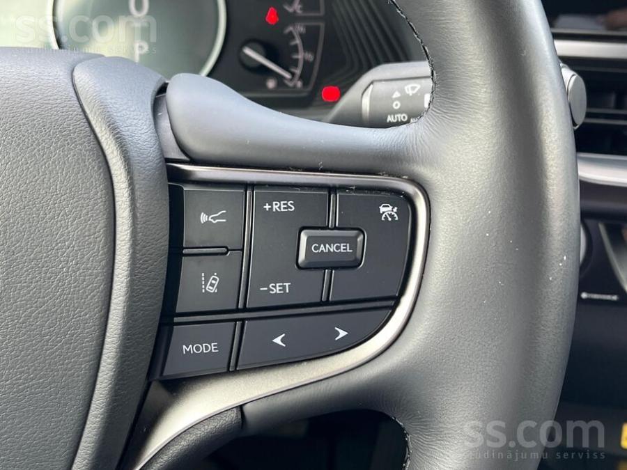 Grey Lexus UX 2024 in Riga, with an engine capacity of 2.00 L and mileage of 35 thousand km for 31990 €, photo 19 on AUTOMOTO.COM.LV