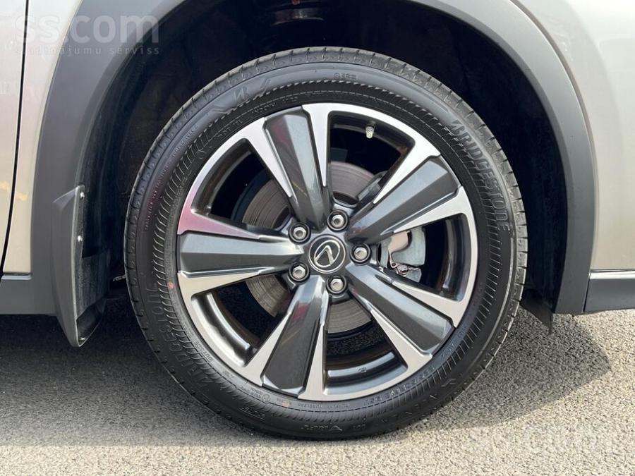 Grey Lexus UX 2024 in Riga, with an engine capacity of 2.00 L and mileage of 35 thousand km for 31990 €, photo 25 on AUTOMOTO.COM.LV