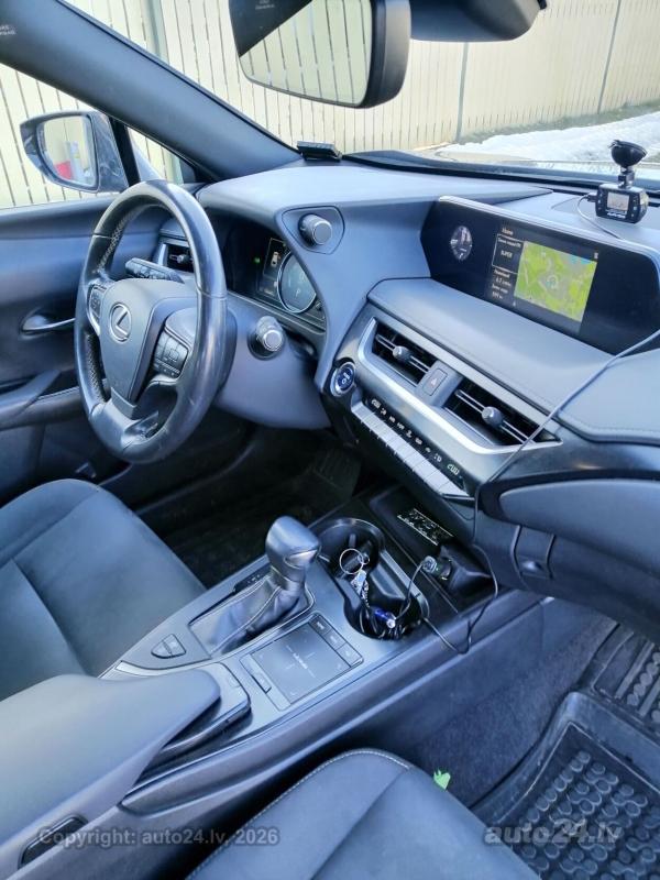 Pelēks Lexus UX 2019 Tallina, ar dzinēja tilpumu 2.00 L un nobraukumu 155 tūkst. km par 21500 €, foto 11 vietnē AUTOMOTO.COM.LV