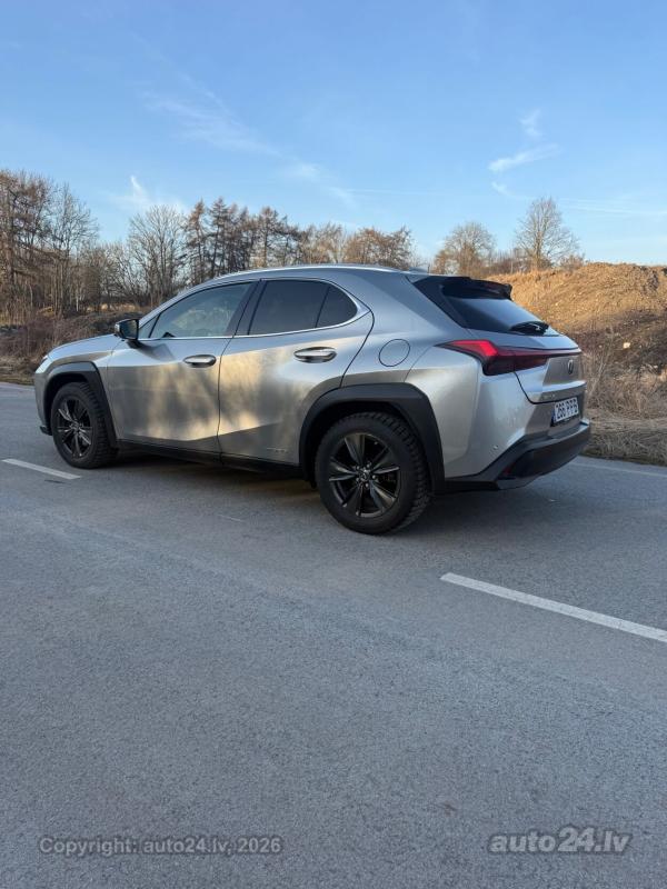 Grey Lexus UX 2019 in Keila, with an engine capacity of 2.00 L and mileage of 98 thousand km for 21900 €, photo 4 on AUTOMOTO.COM.LV