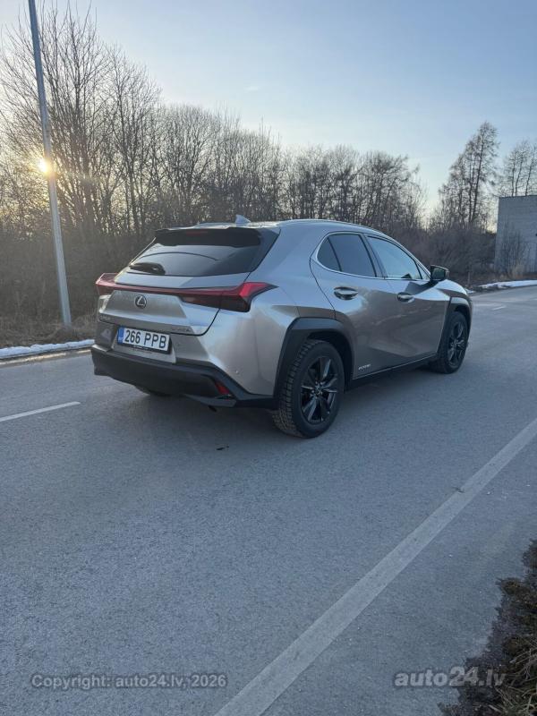 Grey Lexus UX 2019 in Keila, with an engine capacity of 2.00 L and mileage of 98 thousand km for 21900 €, photo 5 on AUTOMOTO.COM.LV