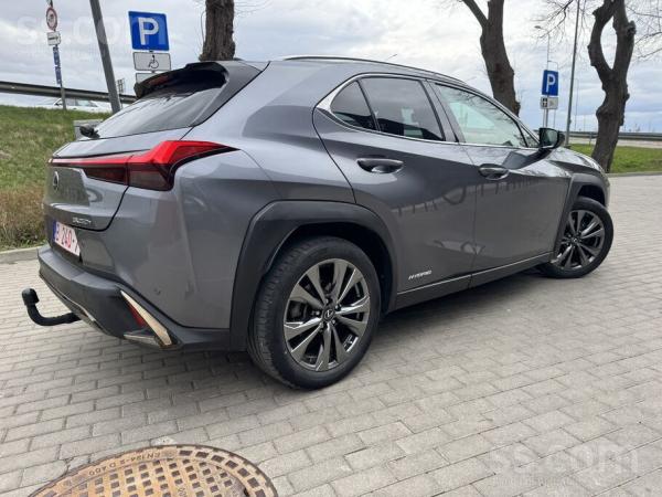 Pelēks Lexus UX 2019 Daugavpils, ar dzinēja tilpumu 2.50 L un nobraukumu 109 tūkst. km par 24950 €, foto 3 vietnē AUTOMOTO.COM.LV