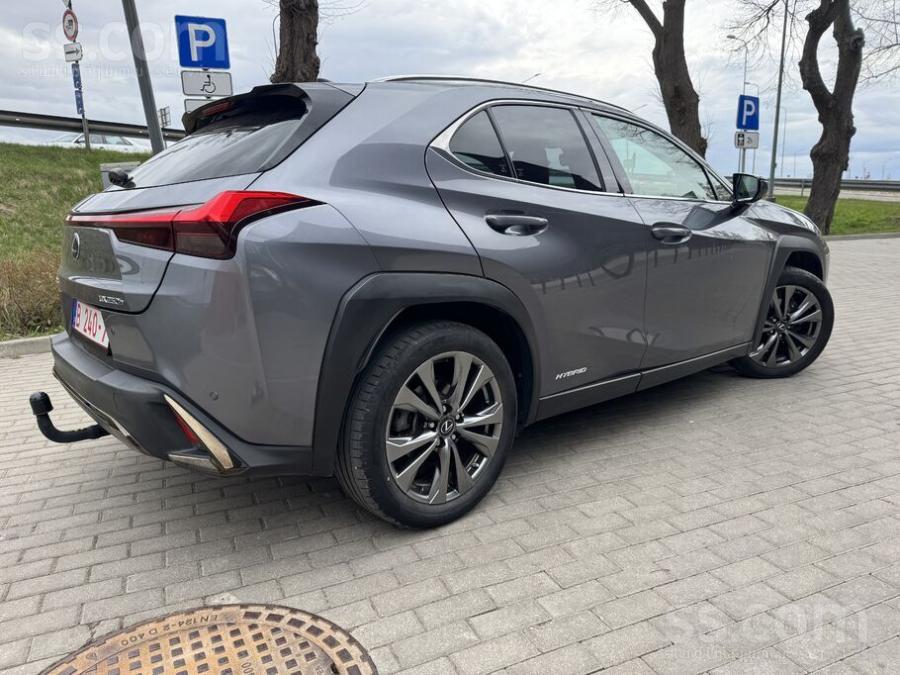 Pelēks Lexus UX 2019 Daugavpils, ar dzinēja tilpumu 2.50 L un nobraukumu 109 tūkst. km par 24950 €, foto 4 vietnē AUTOMOTO.COM.LV