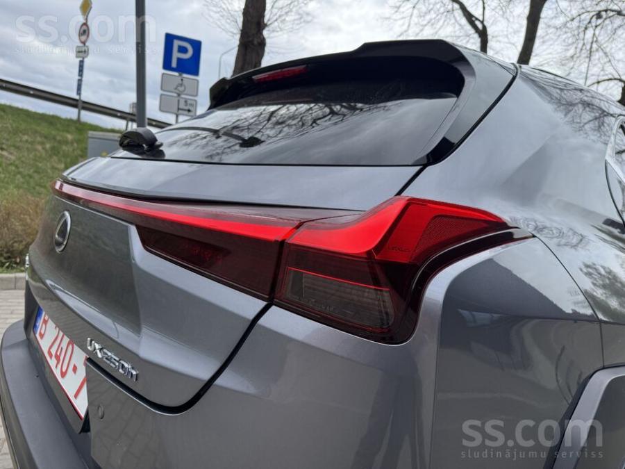Pelēks Lexus UX 2019 Daugavpils, ar dzinēja tilpumu 2.50 L un nobraukumu 109 tūkst. km par 24950 €, foto 5 vietnē AUTOMOTO.COM.LV