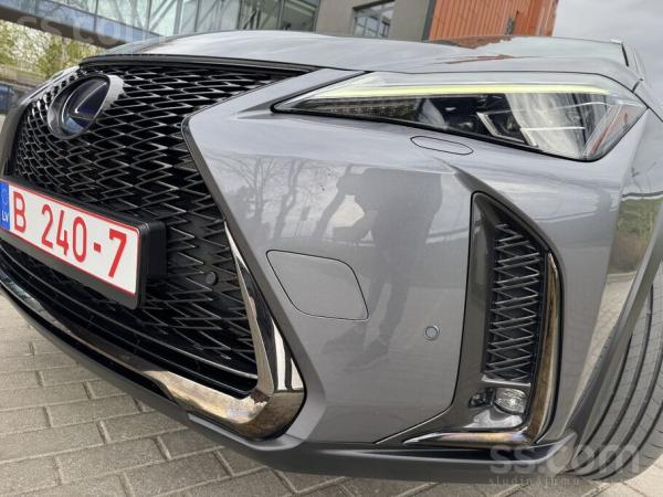 Pelēks Lexus UX 2019 Daugavpils, ar dzinēja tilpumu 2.50 L un nobraukumu 109 tūkst. km par 24950 €, foto 5 vietnē AUTOMOTO.COM.LV