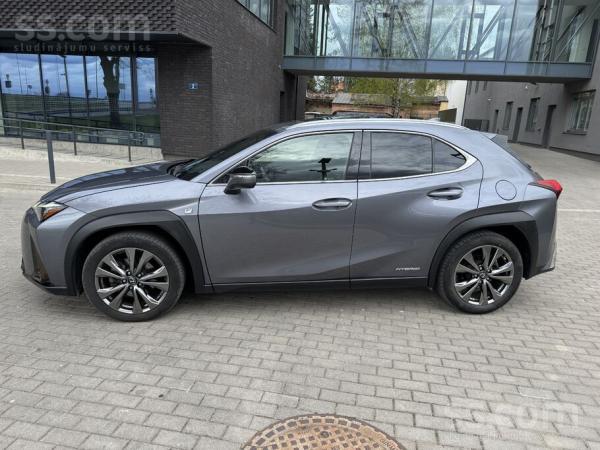 Pelēks Lexus UX 2019 Daugavpils, ar dzinēja tilpumu 2.50 L un nobraukumu 109 tūkst. km par 24950 €, foto 7 vietnē AUTOMOTO.COM.LV