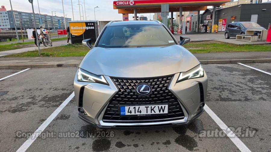 Pelēks Lexus UX 2020 Tallina, ar dzinēja tilpumu 2.00 L un nobraukumu 62 tūkst. km par 26500 €, foto 3 vietnē AUTOMOTO.COM.LV