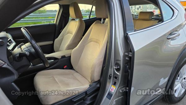 Pelēks Lexus UX 2020 Tallina, ar dzinēja tilpumu 2.00 L un nobraukumu 62 tūkst. km par 26500 €, foto 4 vietnē AUTOMOTO.COM.LV