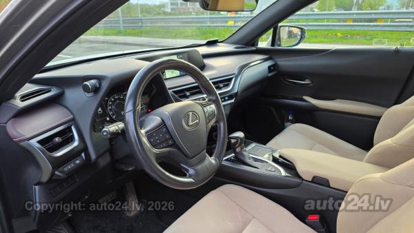 Pelēks Lexus UX 2020 Tallina, ar dzinēja tilpumu 2.00 L un nobraukumu 62 tūkst. km par 26500 €, foto 5 vietnē AUTOMOTO.COM.LV