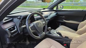 Pelēks Lexus UX 2020 Tallina, ar dzinēja tilpumu 2.00 L un nobraukumu 62 tūkst. km par 26500 €, foto 6 vietnē AUTOMOTO.COM.LV