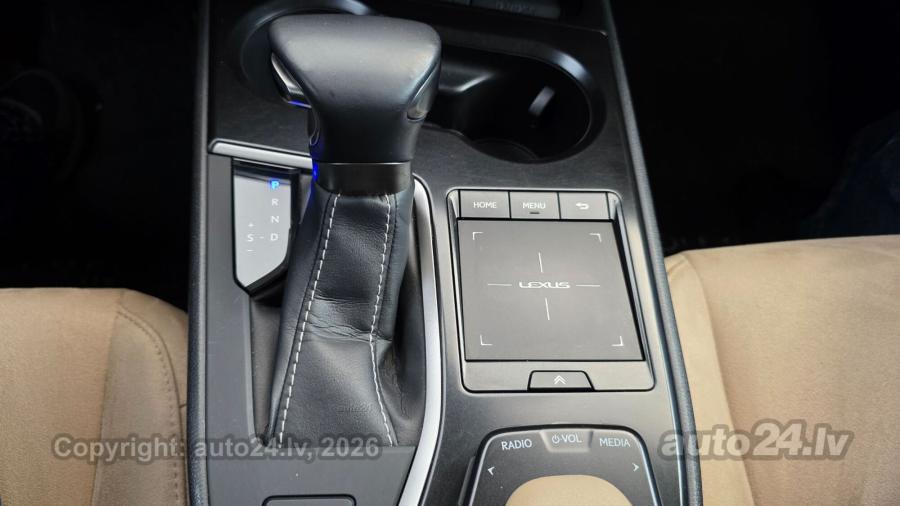 Pelēks Lexus UX 2020 Tallina, ar dzinēja tilpumu 2.00 L un nobraukumu 62 tūkst. km par 26500 €, foto 10 vietnē AUTOMOTO.COM.LV