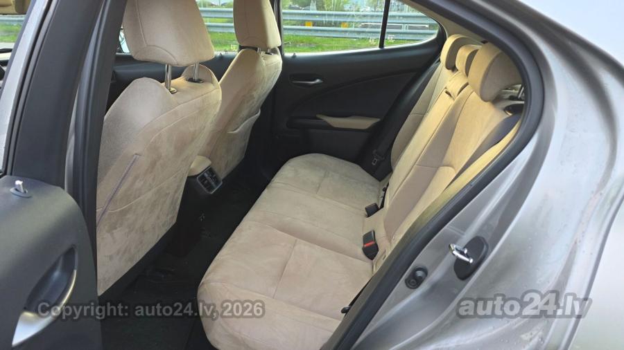 Pelēks Lexus UX 2020 Tallina, ar dzinēja tilpumu 2.00 L un nobraukumu 62 tūkst. km par 26500 €, foto 11 vietnē AUTOMOTO.COM.LV