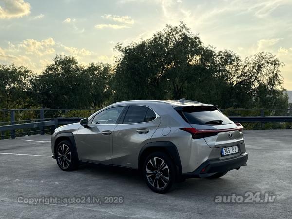 Pelēks Lexus UX 2021 Tartu, ar dzinēja tilpumu 2.00 L un nobraukumu 99 tūkst. km par 25800 €, foto 5 vietnē AUTOMOTO.COM.LV