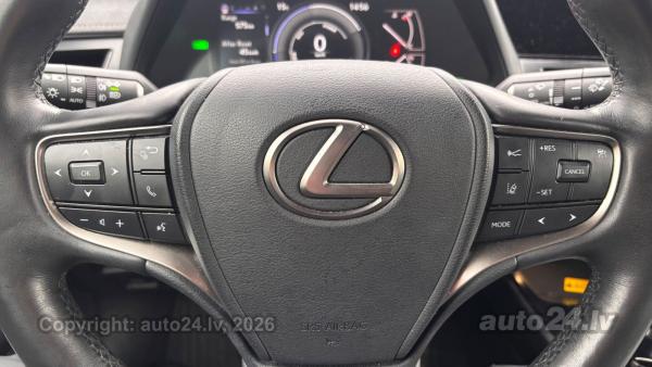 Pelēks Lexus UX 2022 Tallina, ar dzinēja tilpumu 2.00 L un nobraukumu 48 tūkst. km par 31500 €, foto 7 vietnē AUTOMOTO.COM.LV