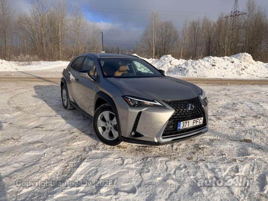 Pelēks Lexus UX 2024 Tallina, ar dzinēja tilpumu 2.00 L un nobraukumu 13 tūkst. km par 33900 €, foto 4 vietnē AUTOMOTO.COM.LV