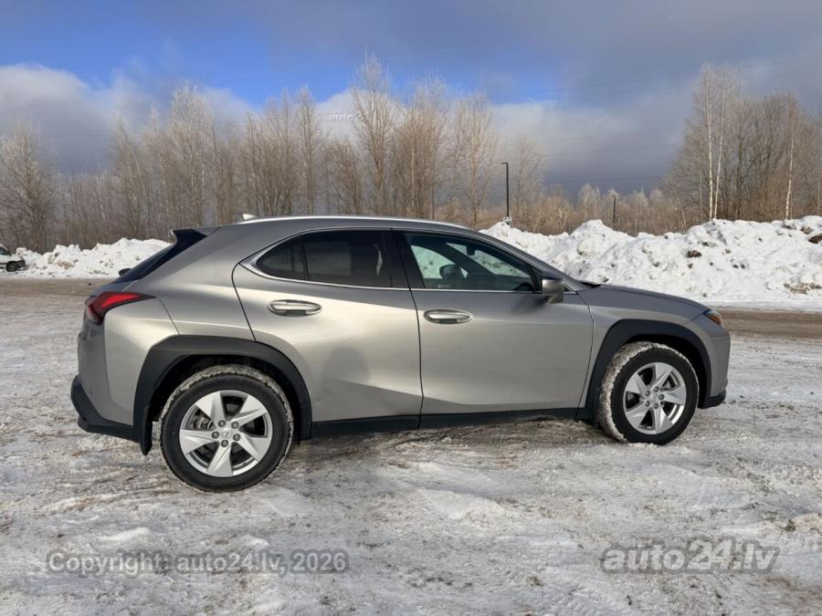 Pelēks Lexus UX 2024 Tallina, ar dzinēja tilpumu 2.00 L un nobraukumu 13 tūkst. km par 33900 €, foto 6 vietnē AUTOMOTO.COM.LV