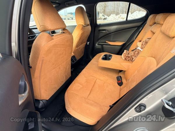 Pelēks Lexus UX 2024 Tallina, ar dzinēja tilpumu 2.00 L un nobraukumu 13 tūkst. km par 33900 €, foto 11 vietnē AUTOMOTO.COM.LV