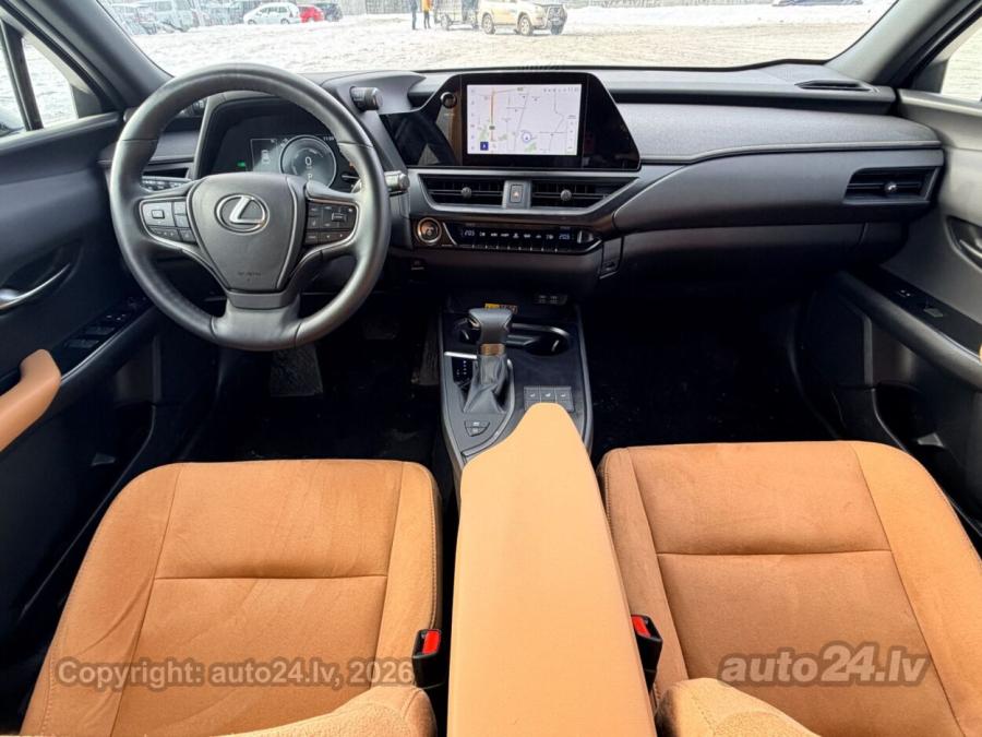 Pelēks Lexus UX 2024 Tallina, ar dzinēja tilpumu 2.00 L un nobraukumu 13 tūkst. km par 33900 €, foto 13 vietnē AUTOMOTO.COM.LV