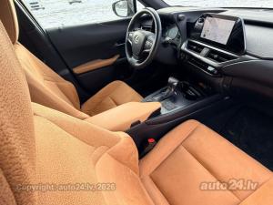 Pelēks Lexus UX 2024 Tallina, ar dzinēja tilpumu 2.00 L un nobraukumu 13 tūkst. km par 33900 €, foto 15 vietnē AUTOMOTO.COM.LV