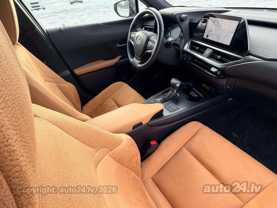 Pelēks Lexus UX 2024 Tallina, ar dzinēja tilpumu 2.00 L un nobraukumu 13 tūkst. km par 33900 €, foto 15 vietnē AUTOMOTO.COM.LV