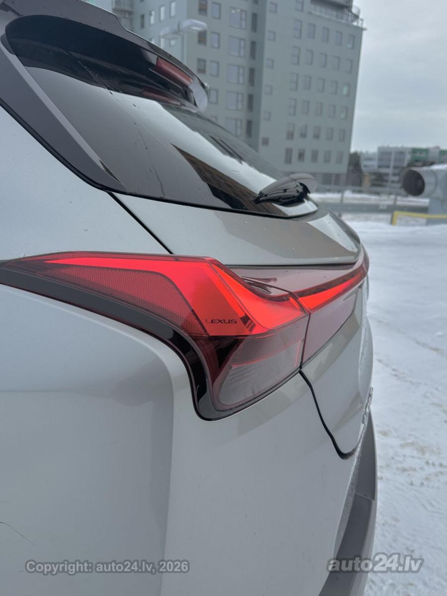 Pelēks Lexus UX 2021 Tallina, ar dzinēja tilpumu 1.99 L un nobraukumu 145 tūkst. km par 21800 €, foto 6 vietnē AUTOMOTO.COM.LV