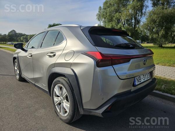 Lexus UX 2020 in Riga, with an engine capacity of 2.00 L and mileage of 80 thousand km for 22700 €, photo 4 on AUTOMOTO.COM.LV