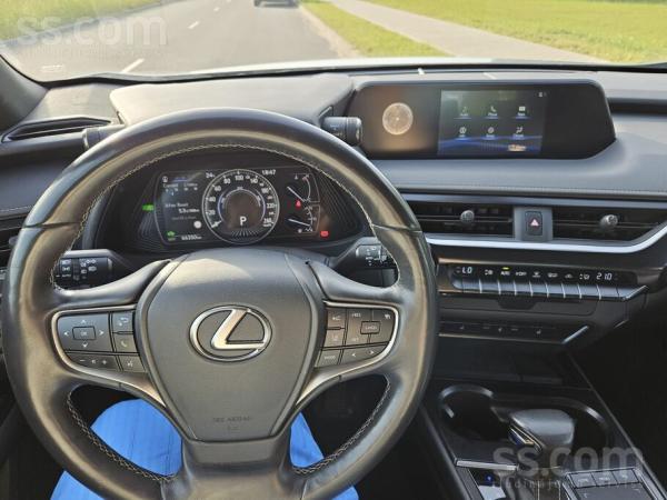 Lexus UX 2020 in Riga, with an engine capacity of 2.00 L and mileage of 80 thousand km for 22700 €, photo 7 on AUTOMOTO.COM.LV