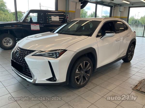 White Lexus UX 2019 in Tartu, with an engine capacity of 2.00 L and mileage of 44 thousand km for 23490 €, photo 1 on AUTOMOTO.COM.LV