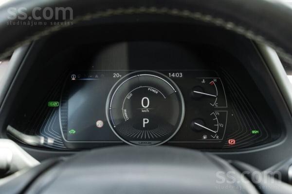 White Lexus UX 2019 in Riga, with an engine capacity of 2.00 L and mileage of 134 thousand km for 20450 €, photo 10 on AUTOMOTO.COM.LV