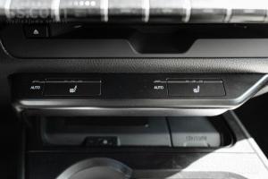 Белый Лексус UX 2019 в Рига, объемом двигателя 2.00 л и пробегом 134 тыс. км за 20450 €, фото 18 на AUTOMOTO.COM.LV
