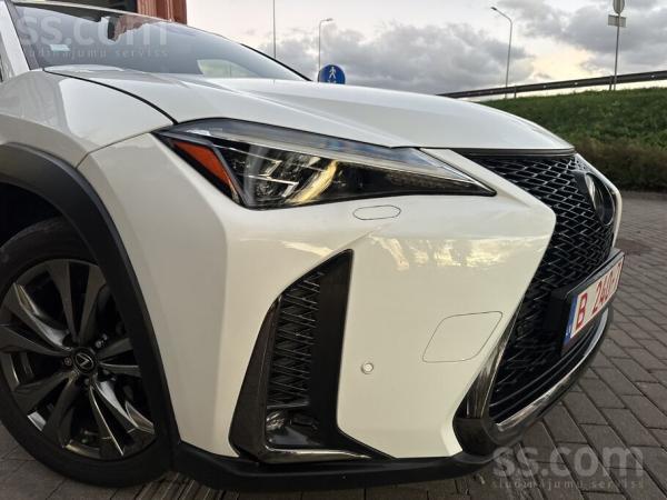 White Lexus UX 2019 in Daugavpils, with an engine capacity of 2.00 L and mileage of 129 thousand km for 22950 €, photo 3 on AUTOMOTO.COM.LV