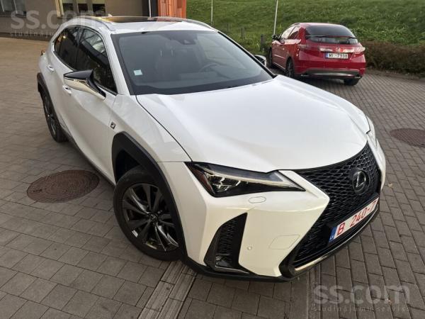 White Lexus UX 2019 in Daugavpils, with an engine capacity of 2.00 L and mileage of 129 thousand km for 22950 €, photo 4 on AUTOMOTO.COM.LV