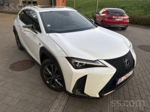 White Lexus UX 2019 in Daugavpils, with an engine capacity of 2.00 L and mileage of 129 thousand km for 22950 €, photo 4 on AUTOMOTO.COM.LV