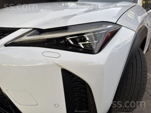 White Lexus UX 2019 in Daugavpils, with an engine capacity of 2.00 L and mileage of 129 thousand km for 22950 €, photo 6 on AUTOMOTO.COM.LV