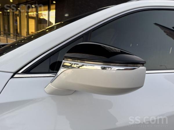 White Lexus UX 2019 in Daugavpils, with an engine capacity of 2.00 L and mileage of 129 thousand km for 22950 €, photo 7 on AUTOMOTO.COM.LV