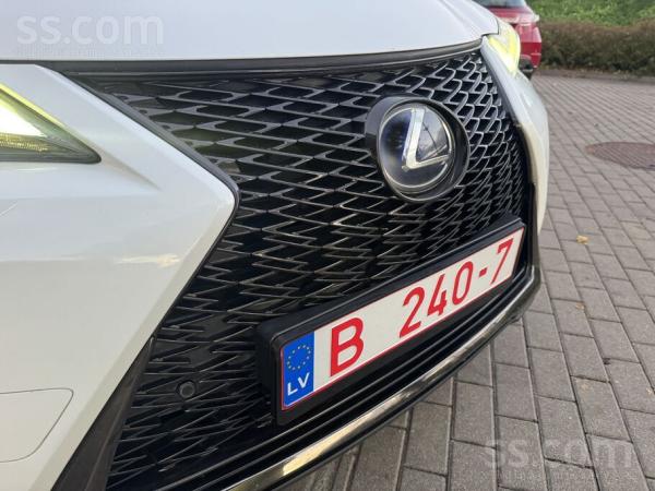 White Lexus UX 2019 in Daugavpils, with an engine capacity of 2.00 L and mileage of 129 thousand km for 22950 €, photo 10 on AUTOMOTO.COM.LV