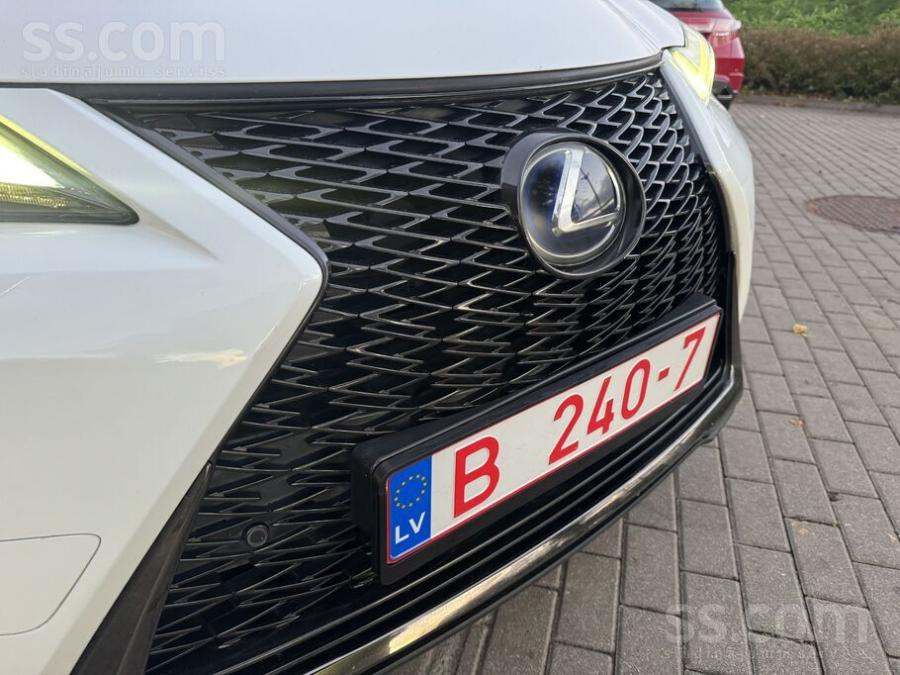 White Lexus UX 2019 in Daugavpils, with an engine capacity of 2.00 L and mileage of 129 thousand km for 22950 €, photo 10 on AUTOMOTO.COM.LV