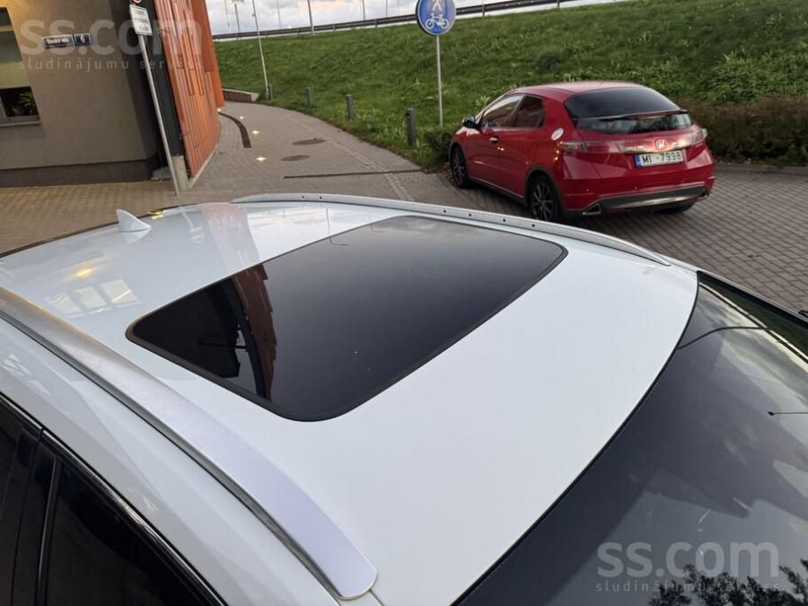 White Lexus UX 2019 in Daugavpils, with an engine capacity of 2.00 L and mileage of 129 thousand km for 22950 €, photo 14 on AUTOMOTO.COM.LV