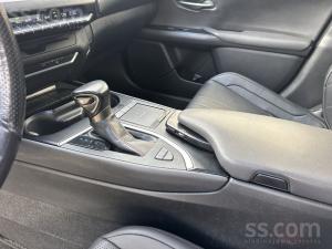 White Lexus UX 2019 in Daugavpils, with an engine capacity of 2.00 L and mileage of 129 thousand km for 22950 €, photo 17 on AUTOMOTO.COM.LV