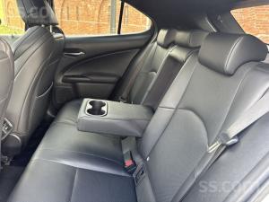 White Lexus UX 2019 in Daugavpils, with an engine capacity of 2.00 L and mileage of 129 thousand km for 22950 €, photo 18 on AUTOMOTO.COM.LV