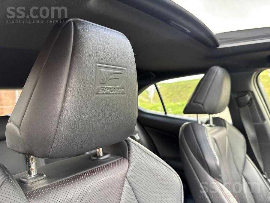 White Lexus UX 2019 in Daugavpils, with an engine capacity of 2.00 L and mileage of 129 thousand km for 22950 €, photo 20 on AUTOMOTO.COM.LV