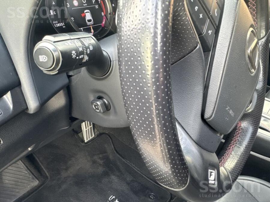 White Lexus UX 2019 in Daugavpils, with an engine capacity of 2.00 L and mileage of 129 thousand km for 22950 €, photo 21 on AUTOMOTO.COM.LV