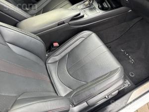 White Lexus UX 2019 in Daugavpils, with an engine capacity of 2.00 L and mileage of 129 thousand km for 22950 €, photo 25 on AUTOMOTO.COM.LV