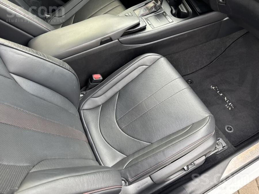White Lexus UX 2019 in Daugavpils, with an engine capacity of 2.00 L and mileage of 129 thousand km for 22950 €, photo 25 on AUTOMOTO.COM.LV