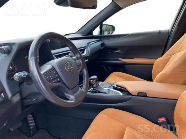 White Lexus UX 2020 in Riga, with an engine capacity of 2.00 L and mileage of 58 thousand km for 23000 €, photo 11 on AUTOMOTO.COM.LV