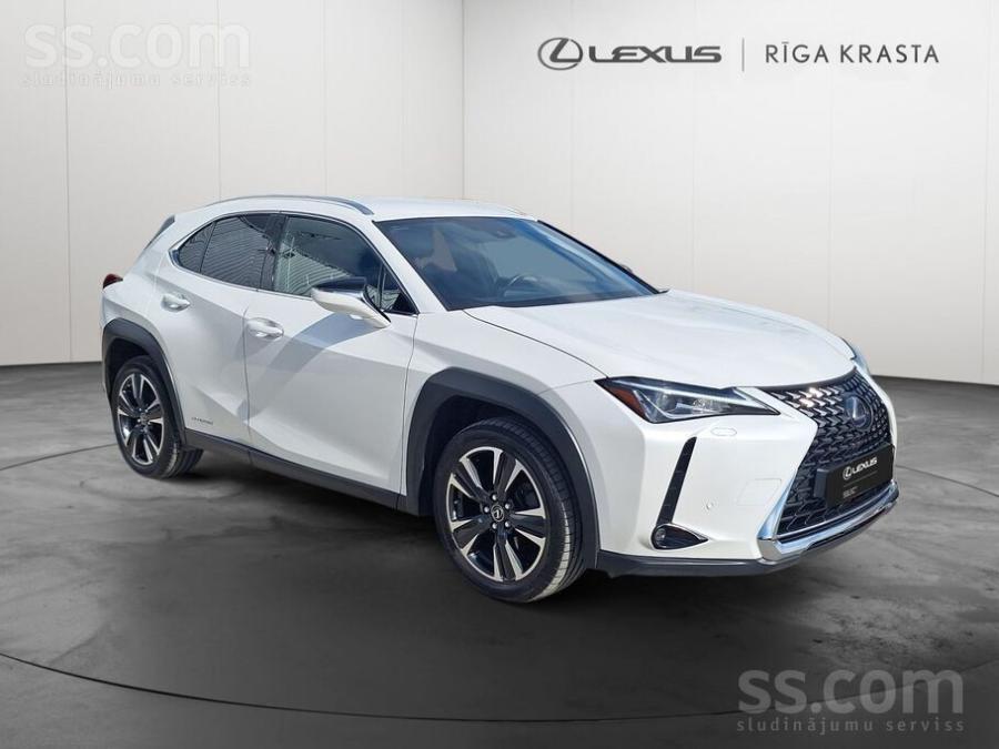 White Lexus UX 2021 in Riga, with an engine capacity of 2.00 L and mileage of 128 thousand km for 19900 €, photo 4 on AUTOMOTO.COM.LV